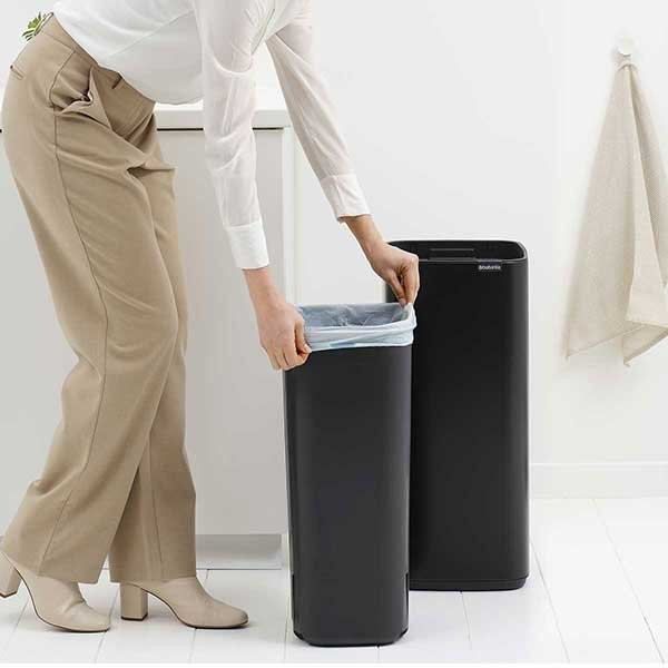 פח אשפה למטבח BO טאץ 30 ליטר, שחור מט Brabantia - ה.חבושה